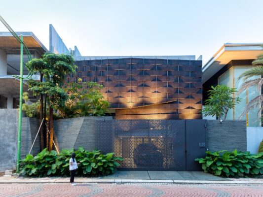Weave House with Impressive Webbing Facade by Wahana Architects