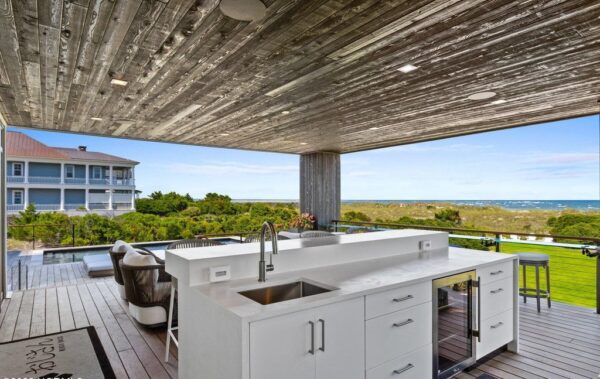 An Exquisite Oceanfront Home on Figure Eight Island, North Carolina ...