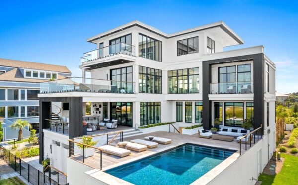 An Exquisite Oceanfront Home on Figure Eight Island, North Carolina ...