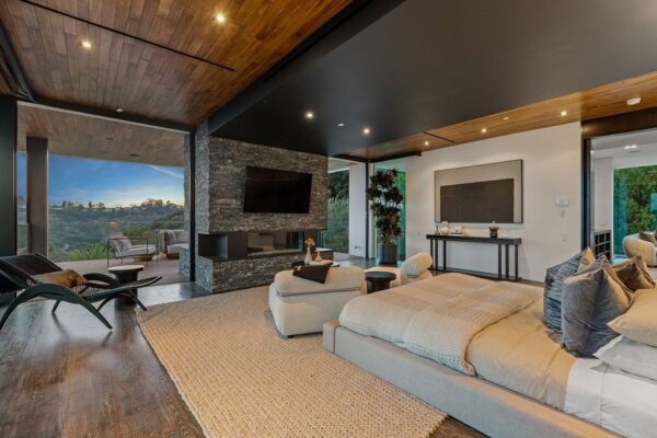 Benedict Canyon, Endless Luxurious House by Whipple Russell Architects