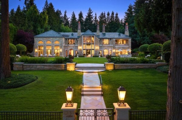 Breathtaking 4.3-Acre Legacy Estate on Lake Washington in Hunts Point ...
