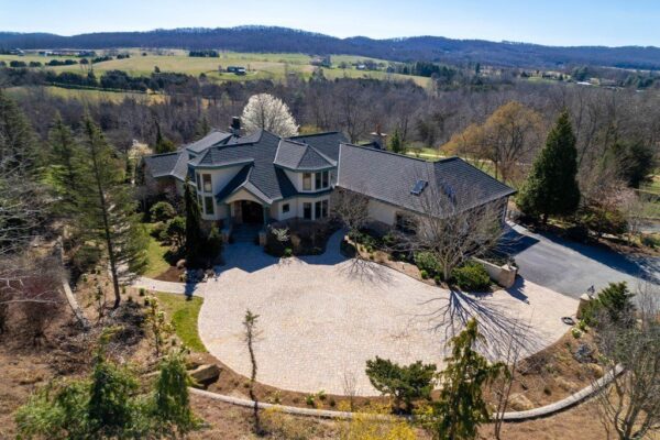 Discover Tranquility and Luxury at Lingonberry Farm: An Exceptional ...