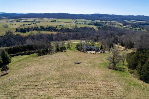 Discover Tranquility and Luxury at Lingonberry Farm: An Exceptional ...