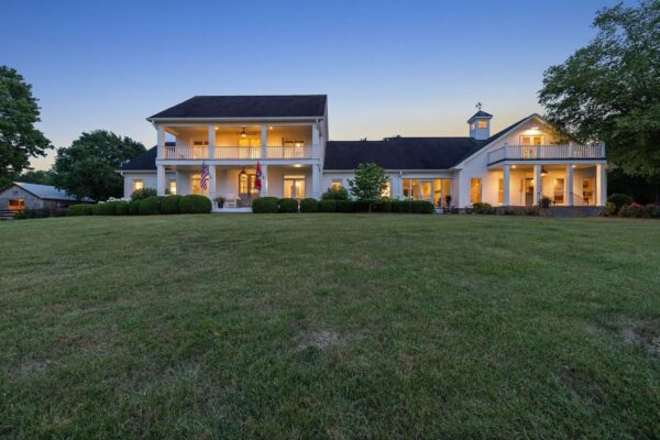 Exquisite Luxury Estate in Franklin, Tennessee: Breathtaking Views and ...