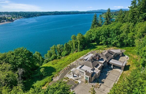 Luxurious Retreat in Shelton, Washington: A Masterpiece of Design ...