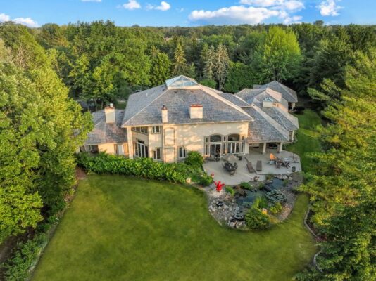 Unparalleled Luxury and Entertainment in Mequon, Wisconsin: Renovated ...
