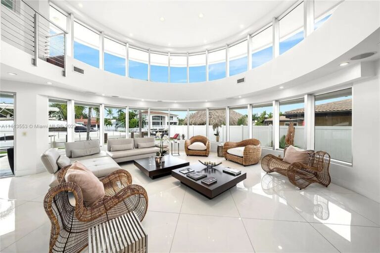 Your Dream Home Awaits wtih Luxury Waterfront Mansion in Miami Beach ...