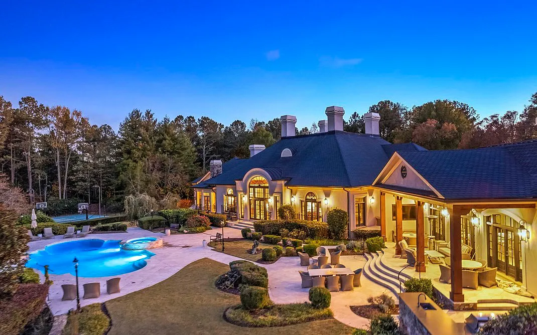 Enjoy Exceptional Finishes, Expansive Rooms and Quality Craftsmanship ...