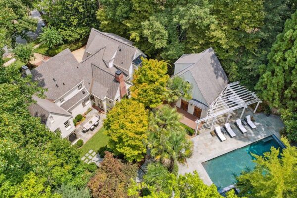 Haynes Manor Gem: Immaculately Updated Retreat in Atlanta, Georgia ...