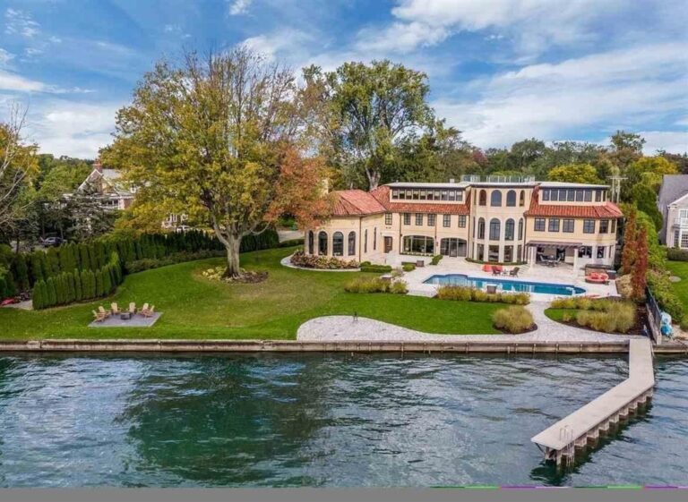 Lakeside Oasis: Preserving Elegance by Architect Robert O. Derrick in ...