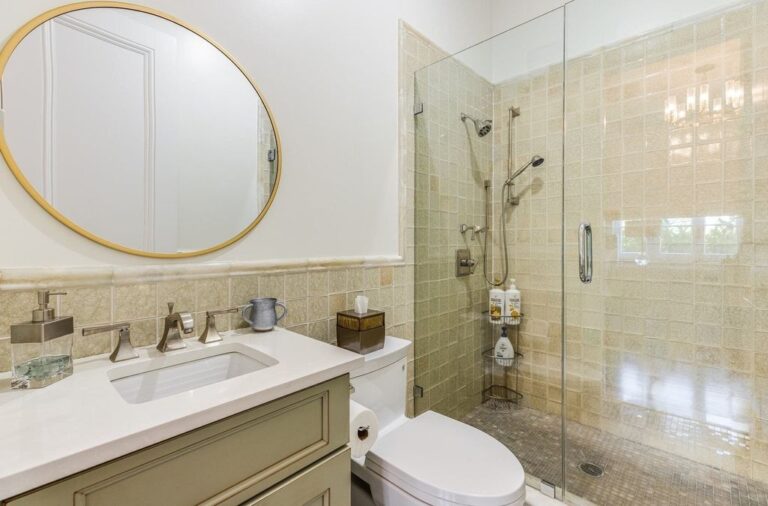 Luxurious New York Living: Impeccable Young Brick Colonial in Lawrence ...