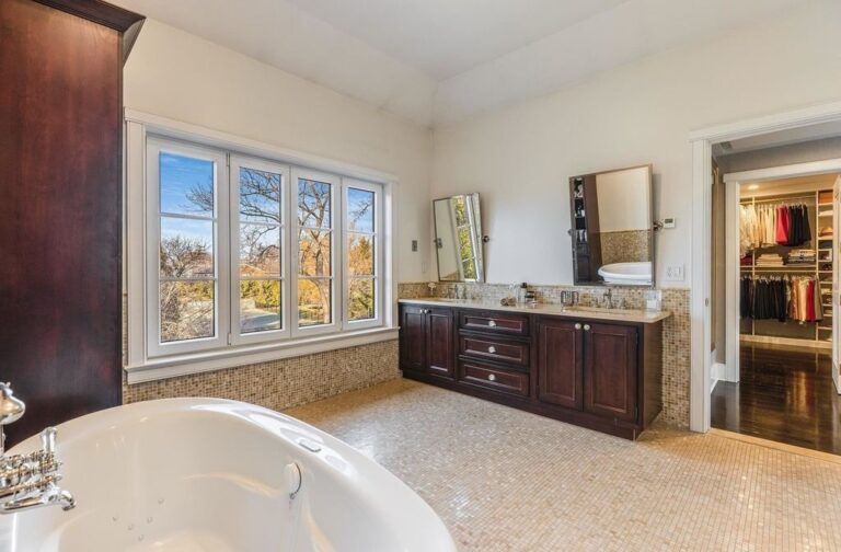Luxurious New York Living: Impeccable Young Brick Colonial in Lawrence ...