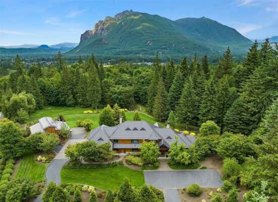 Luxurious Uplands Home in North Bend, Washington with Breathtaking ...