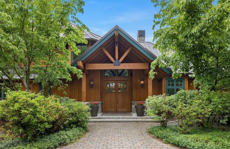 Luxurious Uplands Home in North Bend, Washington with Breathtaking ...