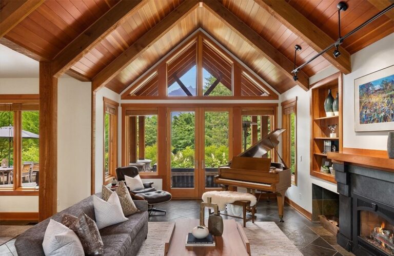 Luxurious Uplands Home in North Bend, Washington with Breathtaking ...