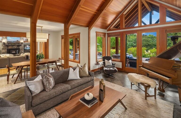 Luxurious Uplands Home in North Bend, Washington with Breathtaking ...