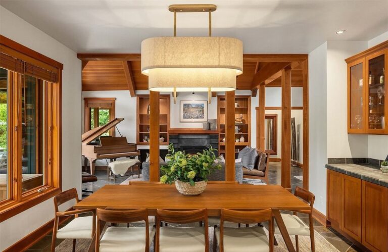 Luxurious Uplands Home in North Bend, Washington with Breathtaking ...