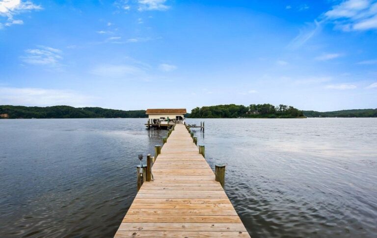 Severn River Landmark: $3.75 Million Entertainer's Paradise in ...