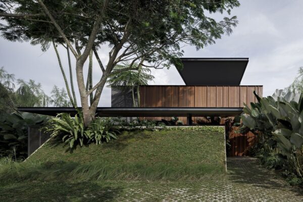 Studio F15 Offers Inviting and Harmonious Space by Axial Studio