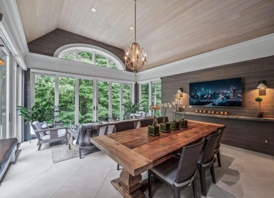 Timelessly Elegant Ranch Home on 1.5 Acres in Bloomfield Hills ...