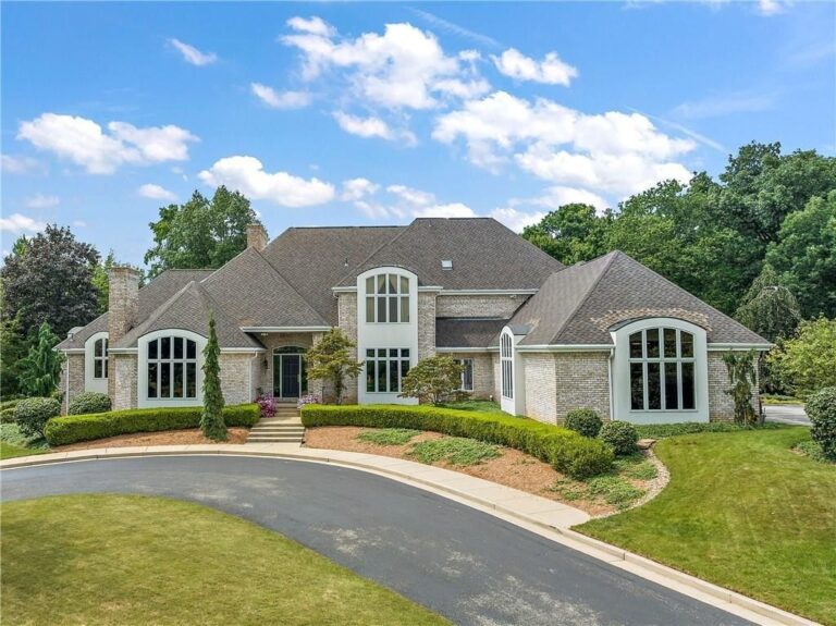 Unparalleled Tranquility: Secluded Estate with Luxurious Features on 20 ...