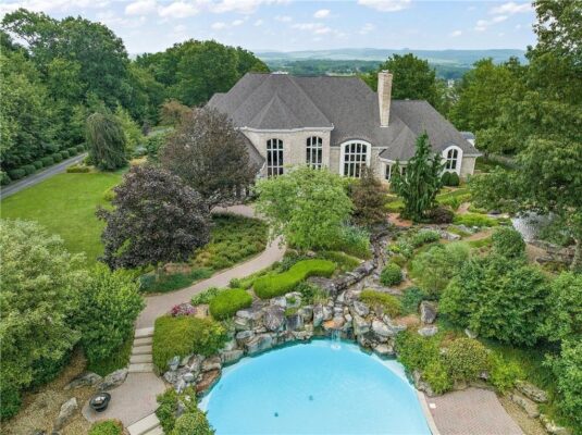 Unparalleled Tranquility: Secluded Estate with Luxurious Features on 20 ...