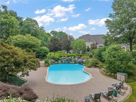 Unparalleled Tranquility: Secluded Estate with Luxurious Features on 20 ...