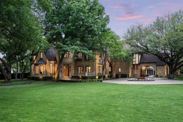 The Epitome of Tranquil Luxury Home in Dallas, TX: A Masterpiece on W ...