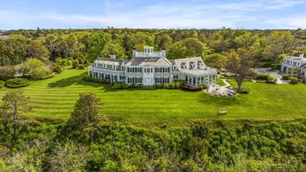 $15.3 Million Oceanfront Estate in North Chatham, Massachusetts Blends ...