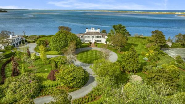 $15.3 Million Oceanfront Estate in North Chatham, Massachusetts Blends ...