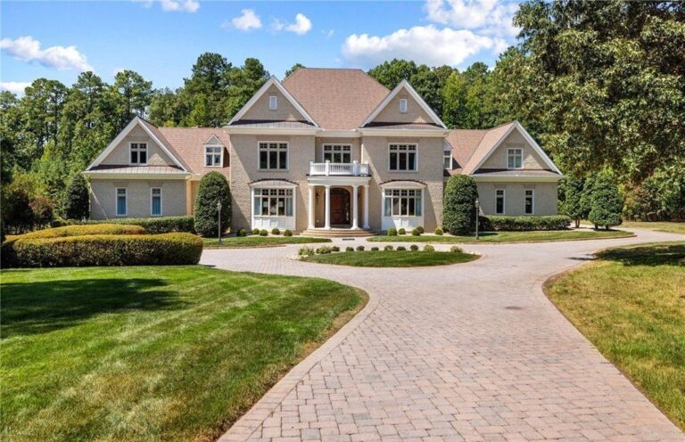 Coveted Henrico, Virginia Estate: An Opulent Luxury Residence