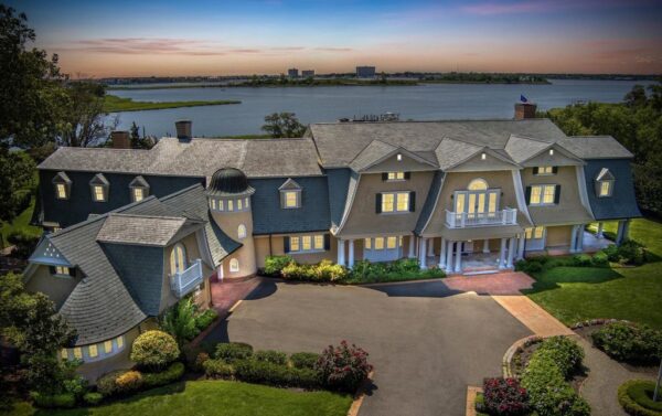 Luxurious Coastal Living: Extraordinary Waterfront Home in Rumson, New ...