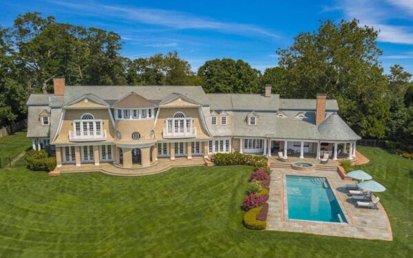 Luxurious Coastal Living: Extraordinary Waterfront Home in Rumson, New ...