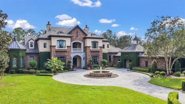 A Magnificent Stonebridge Custom Homes Estate in the Prestigious Windermere