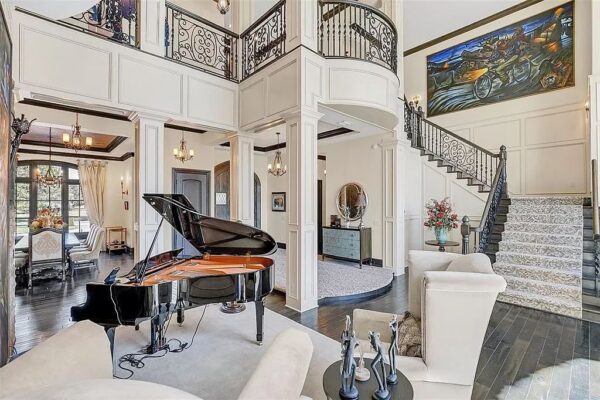 A Magnificent Stonebridge Custom Homes Estate in the Prestigious Windermere