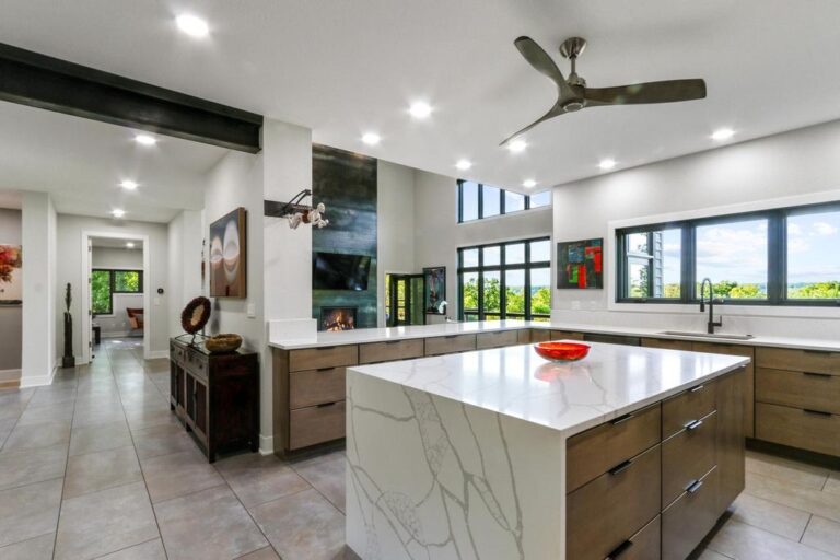 Architectural Digest-Worthy Modern Retreat in Lake Geneva, Wisconsin ...