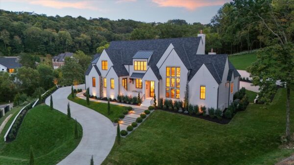 Exquisite Franklin, Tennessee Home: Perfect for Lavish Entertainment ...