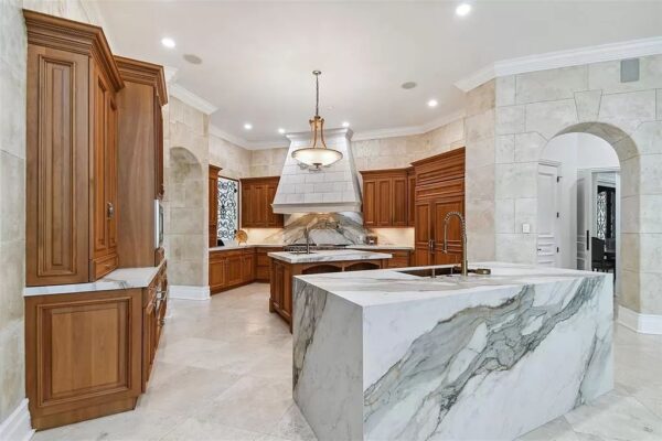 Luxury Living at its Finest in the Heart of Avila Golf and Country Club ...