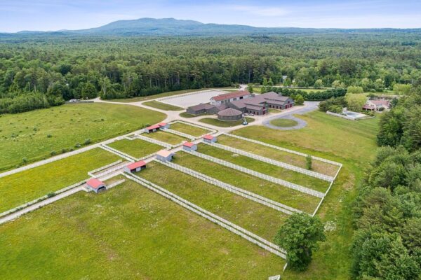 Shadow Fox Farm: Country Living with Premium Equestrian Facilities in ...