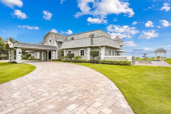 $29.9 Million for a Breathtaking 4-Bedroom Estate with 242 Feet of ...