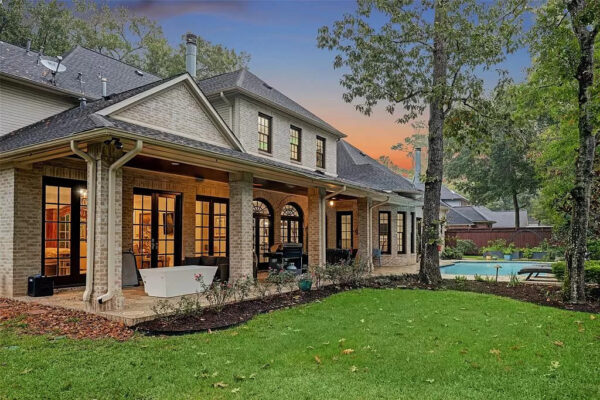 Spectacular Home in Houston, TX: Timeless Luxury and Premier Amenities ...