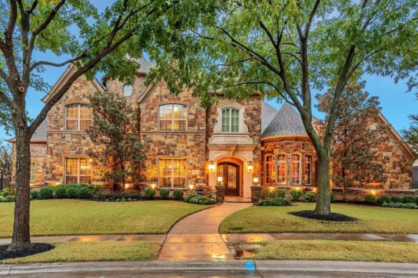 Breathtaking Home in Southlake, TX: Luxury Living with Resort-Style Amenities Offered at $2.5M