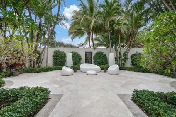 Luxurious Beachfront Compound on Prestigious Golden Beach, North Miami ...