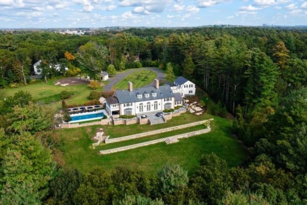 Luxurious Elegance in Needham: Exquisite Fully-Renovated Home ...