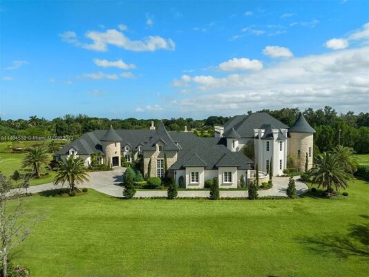 Magnificent Estate of Timeless Elegance and Modern Splendor Set on 8 ...