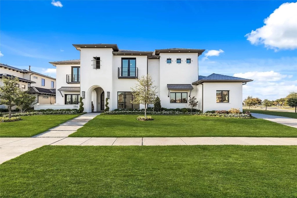 Radiant Resplendence: 5BR/8BA Home in Frisco, TX with Pool, Temptingly ...