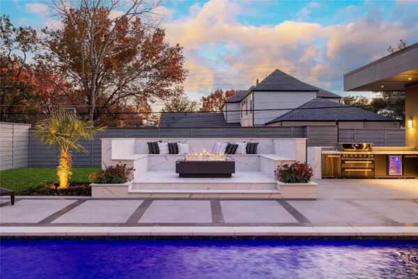 Discover the Extravagance: A Newly Crafted Home in Dallas, TX with 5 ...