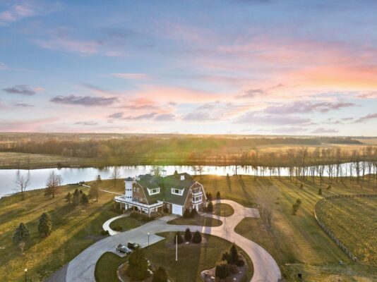 A Captivating Retreat in Indiana, Seamlessly Blending Magic and ...
