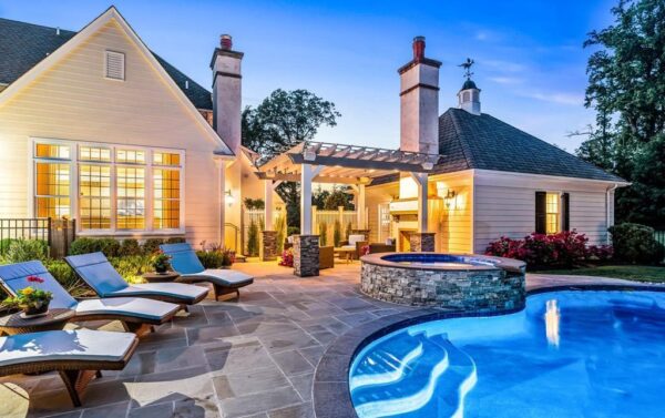 A Spectacular Devon Estate with Opulent Amenities, Listed at $3.895 ...