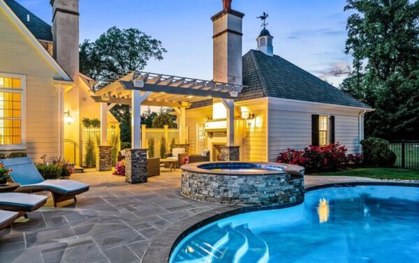 A Spectacular Devon Estate with Opulent Amenities, Listed at $3.895 ...